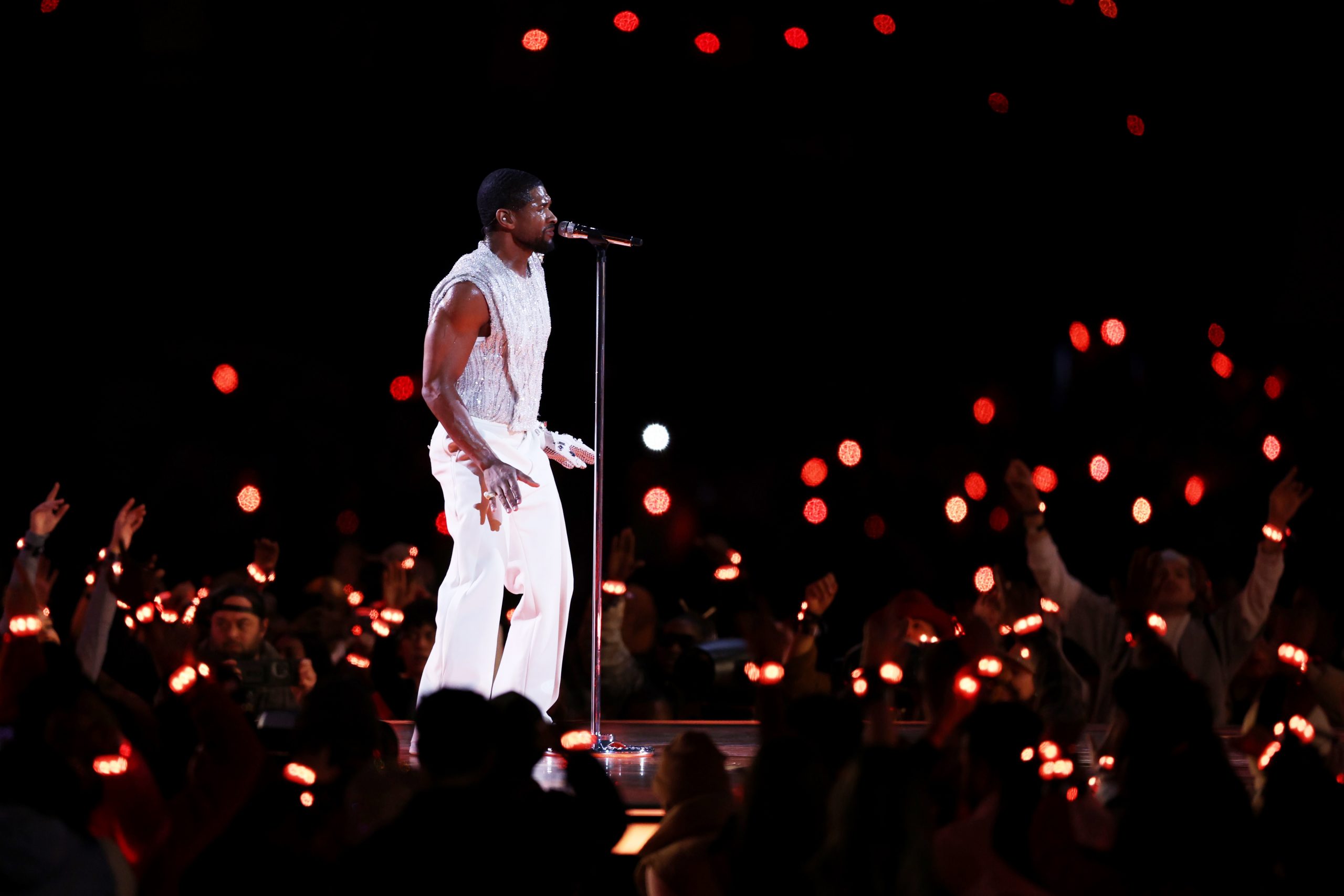 Kijk hier Ushers Halftime show performance van de Super Bowl terug ...